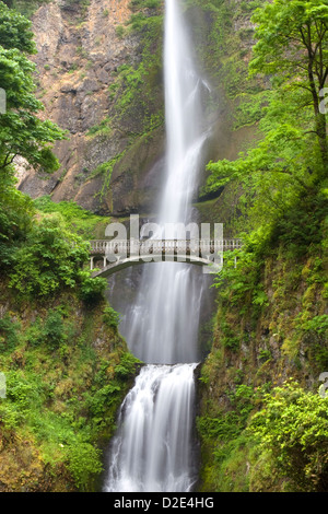 Multnomah Falls and the famous Benson Foot Bridge in the Columbia River ...