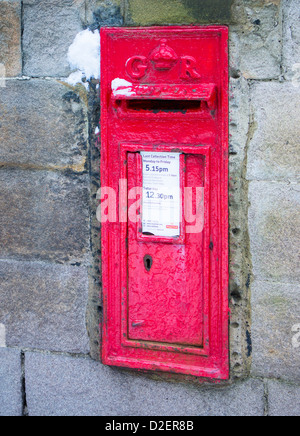 Traditional Red post box Stock Photo - Alamy