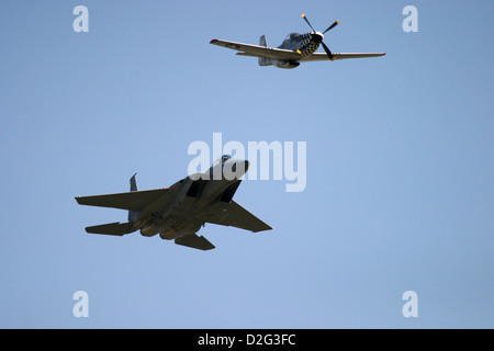 P51D Mustang & Grumman F-14 Tomcat fly together at RAF Tattoo Fairford ...