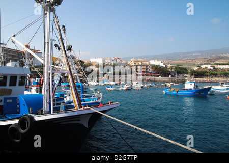 fishermen weighing fish cargo Stock Photo - Alamy