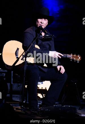 Jan. 6, 2013 - Modesto, CA, USA - Modesto Police surround the business ...