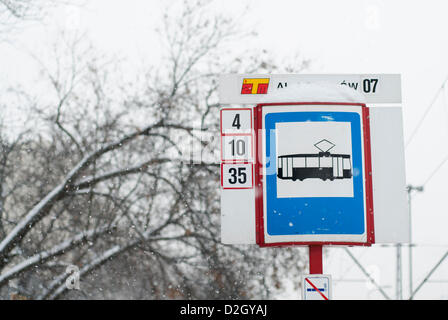 Warsaw, Poland, 24th January 2013. Heavy snowfall in Warsaw. Commuters ...
