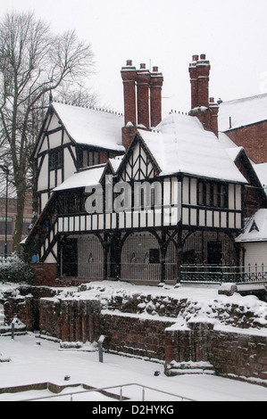 Lychgate Cottages, Priory Row, with snow, Coventry, England, UK Stock ...