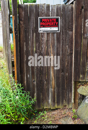 Private property sign on a gate Stock Photo - Alamy