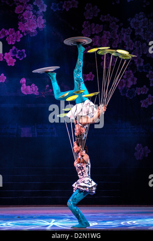 Chinese acrobat spinning plates Stock Photo: 12212140 - Alamy