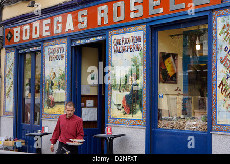 madrid bar bodegas rosell spain waiter tile typical barrel Stock Photo ...