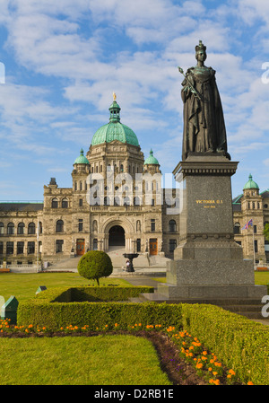 Legislative Building of BC and "statue of Queen Victoria" Victoria ...