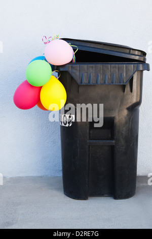 Trash bin, garbage can in flat design style. Ecology, environment Stock ...