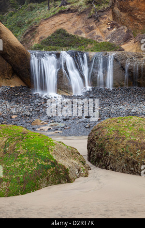 OR, Oregon Coast, Hug Point, Rocks at the shore, shaped by ocean waves ...