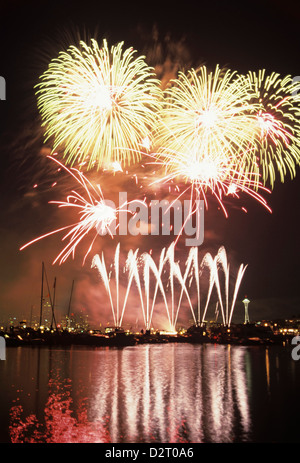 USA, WA, Seattle, Fourth of July fireworks display at Gasworks Park ...