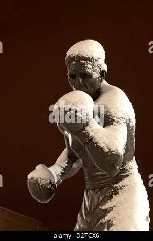 Randolph Turpin statue at night in winter, Warwick, UK Stock Photo - Alamy