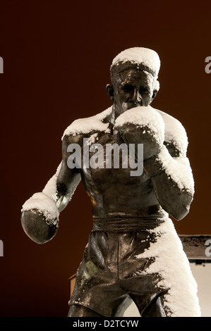 Randolph Turpin statue at night in winter, Warwick, UK Stock Photo - Alamy
