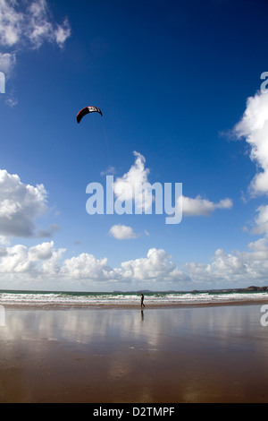 Kite surfing at Newgale, Pembrokeshire Stock Photo - Alamy