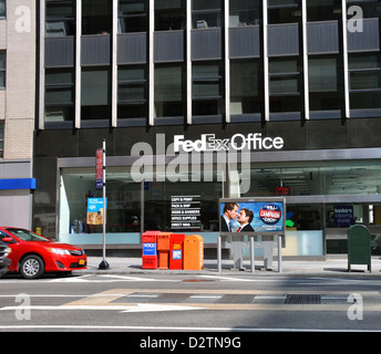 FedEx Office Storefront, NYC Stock Photo - Alamy