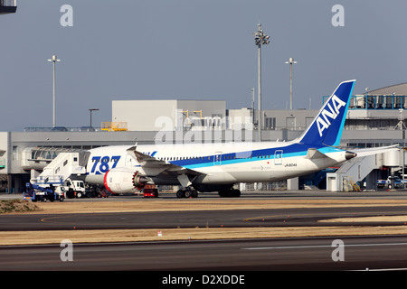 Boeing 787 landed in emergency Stock Photo - Alamy
