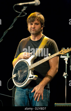 Ryan Cavanaugh plays banjo Stock Photo - Alamy