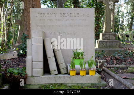 grave of jeremy beadle Stock Photo - Alamy