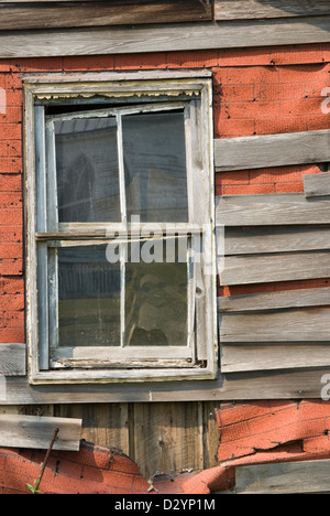 clapboard shack window Stock Photo - Alamy