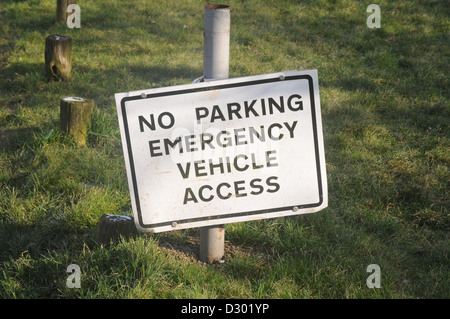 No parking Emergency access road sign Stock Photo - Alamy