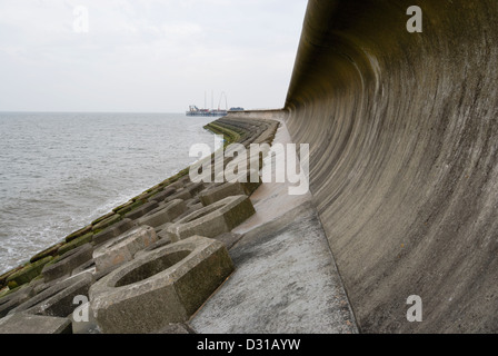 Concrete concave sea wall Stock Photo - Alamy