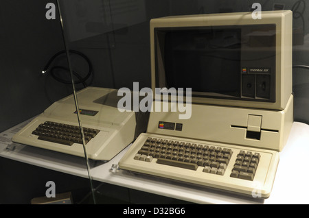 Computer. MAC model. Early 80's. 20th century. National Museum of ...