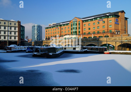 UK, Yorkshire, Sheffield, Canal Basin, sightseeing barge I B Hardfleet ...