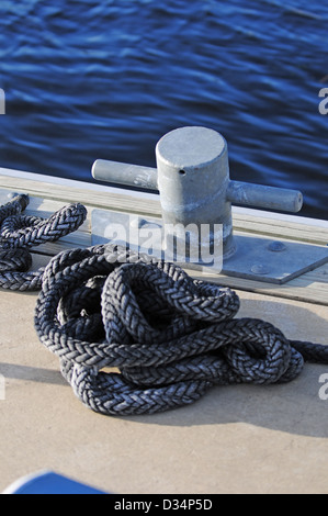 Rope and Cleat Stock Photo - Alamy