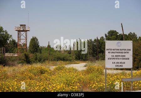 War zone sign Stock Photo - Alamy