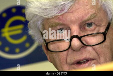 (dpa) - Wim Duisenberg, President of the European Central Bank (ECB ...