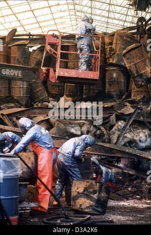Debris following a factory explosion in Faversham , Kent . 1939 Stock ...