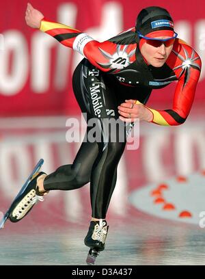 (dpa) - German speed skater Claudia Pechstein celebrates her European ...