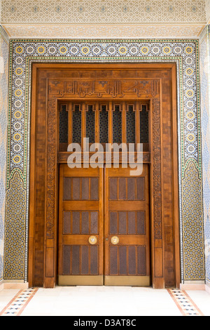 mosque door, kuwait city Stock Photo - Alamy