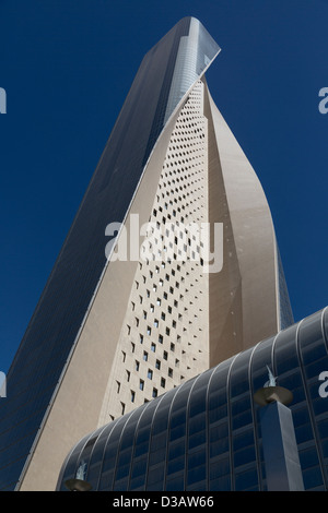 Al Hamra Tower, Kuwait City, Kuwait Stock Photo - Alamy