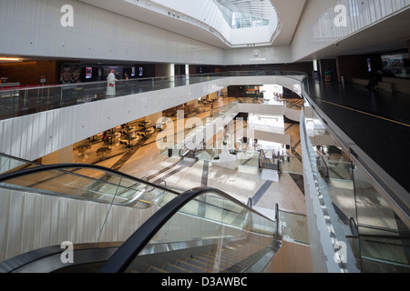 Al Hamra mall, Al Hamra Tower, Kuwait City, Kuwait Stock Photo - Alamy