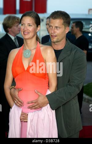 (dpa) - German actor Til Schweiger poses with his six shooters in the ...