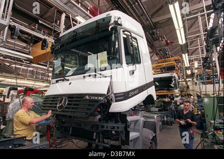 Employees at Mercedes Benz Stock Photo - Alamy