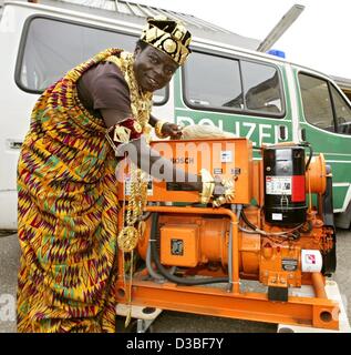 (dpa) - Cephas Bansah, King of the tribe of the Ewe in Ghana and ...