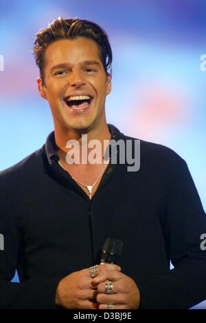 (dpa) - Puertorican pop singer Ricky Martin smiles during the Pro7 ...
