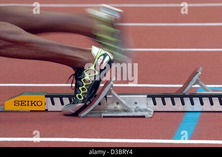 Sprinter in start position Stock Photo - Alamy