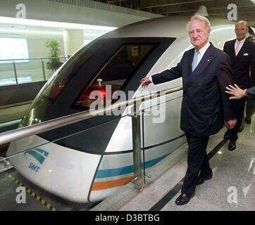 (dpa) - The magnetic levitation (maglev) train Transrapid floats on a ...