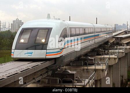 Shanghai s German built Maglev train which reaches speeds of 430kmh in ...