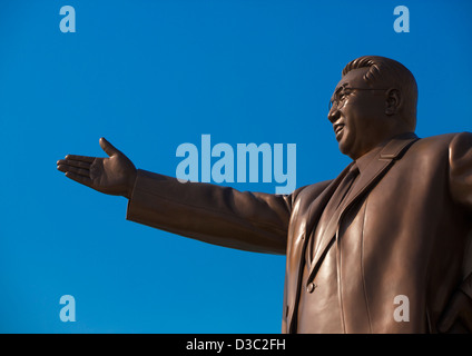 Mansudae Grand Monument, statue of former President Kim Il-Sung ...