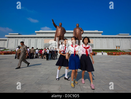 Pioneers Paying Respect To The Two Statues Of The Dear Leaders In Grand ...