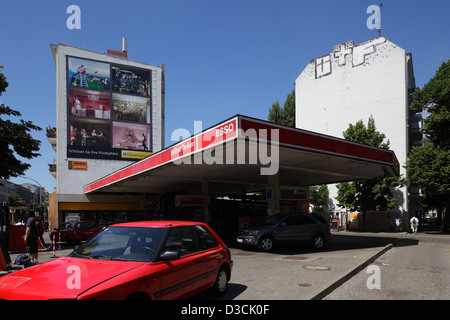 Berlin, Germany, Esso gas station early this morning Stock Photo - Alamy