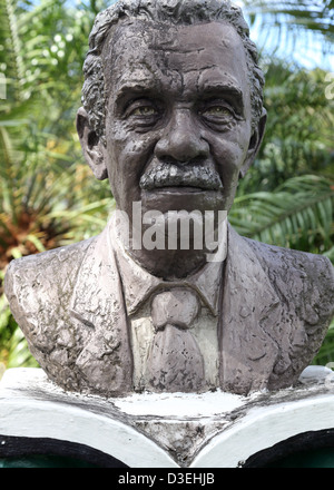 DEREK WALCOTT STATUE IN DEREK WALCOT SQUARE,CASTRIES,ST.LUCIA,CARIBBEAN ...