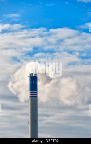 A factory funnel spews out pollution into the atmosphere Stock Photo ...