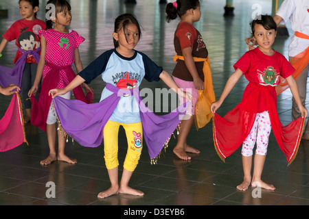 Indonesia, Java, Solo, school, girls in traditional islamic dress Stock ...