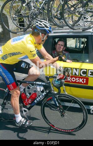 (dpa) - Spanish cyclist Joseba Beloki (Team Once-Eroski) sits on his ...