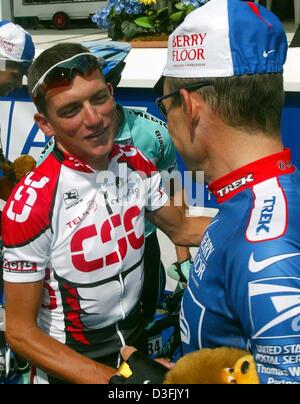 (dpa) - US cyclist Tyler Hamilton of Team CSC races during the 16th ...