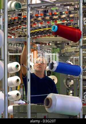 (dpa) - Wilfried Barz, employee at Terrot Strickmaschinen GmbH ...
